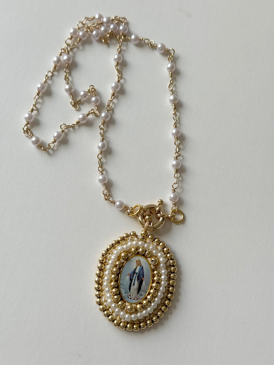 Virgen María perlas – Mayve Martínez